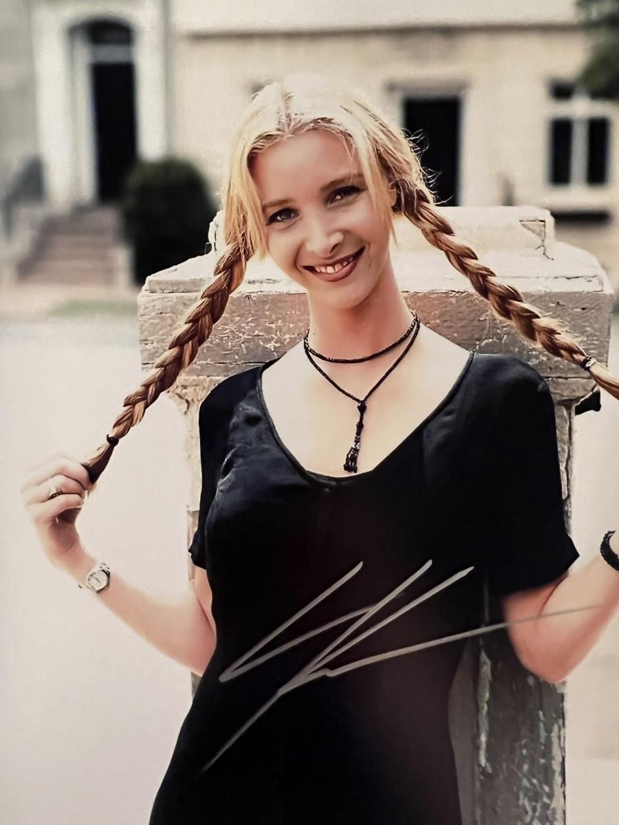 Friends Lisa Kudrow signed photo | EstateSales.org