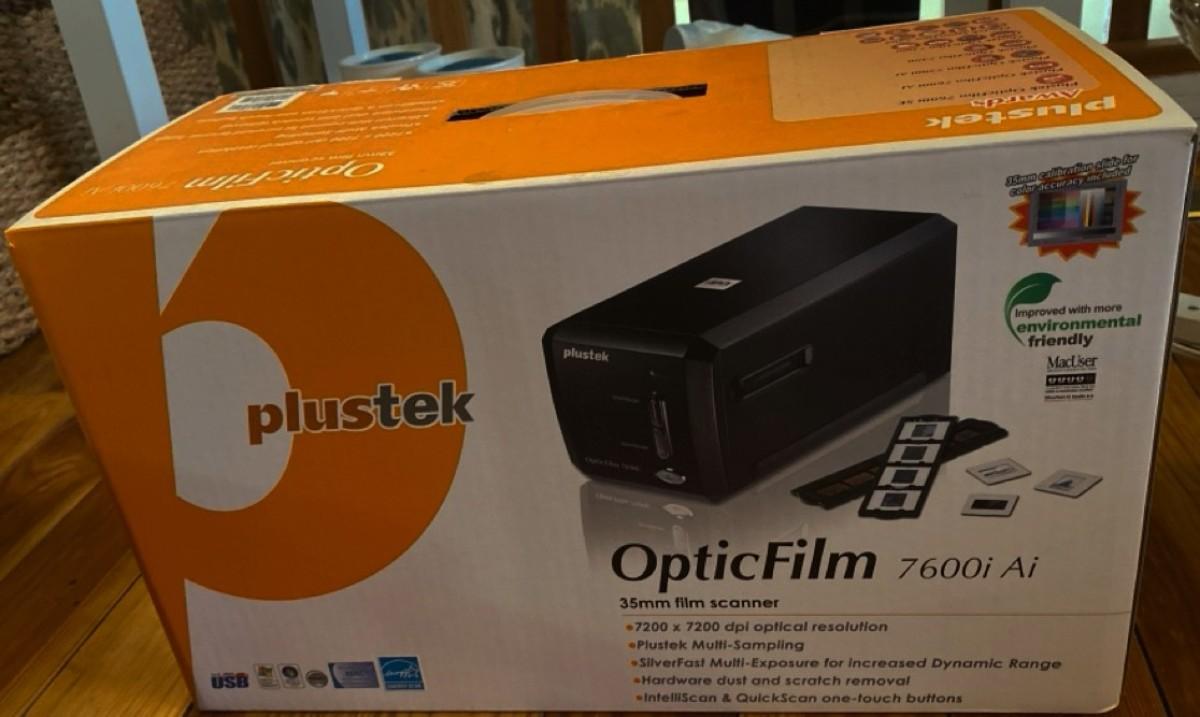Plustek Opticfilm 7600i Ai 35 mm Film Scanner! | EstateSales.org