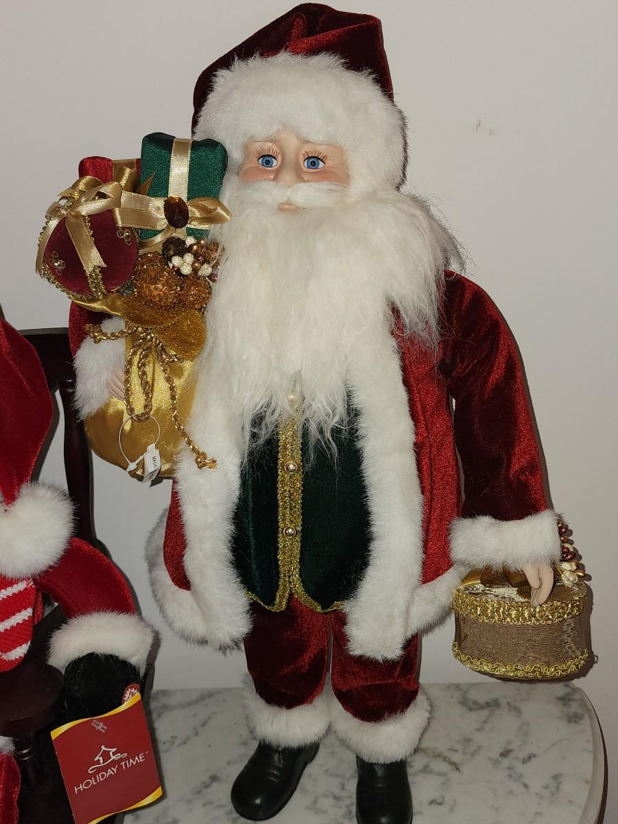 Decorative Santa | EstateSales.org