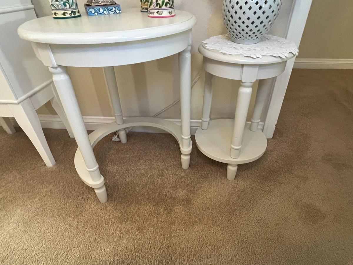 2 pieces round nesting tables | EstateSales.org