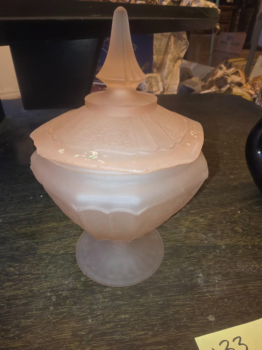 Pink candy jar | EstateSales.org