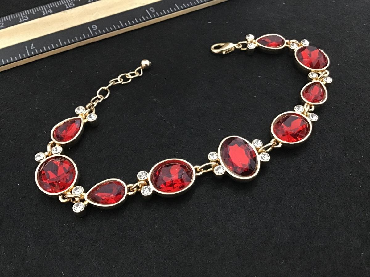 Beautiful Faux , rhinestone statement bracelet | EstateSales.org
