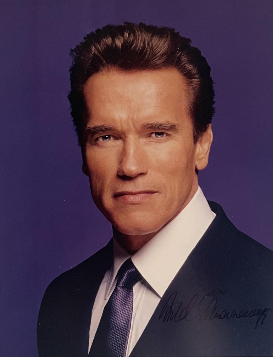 Arnold Schwarzenegger facsimile signed photo | EstateSales.org