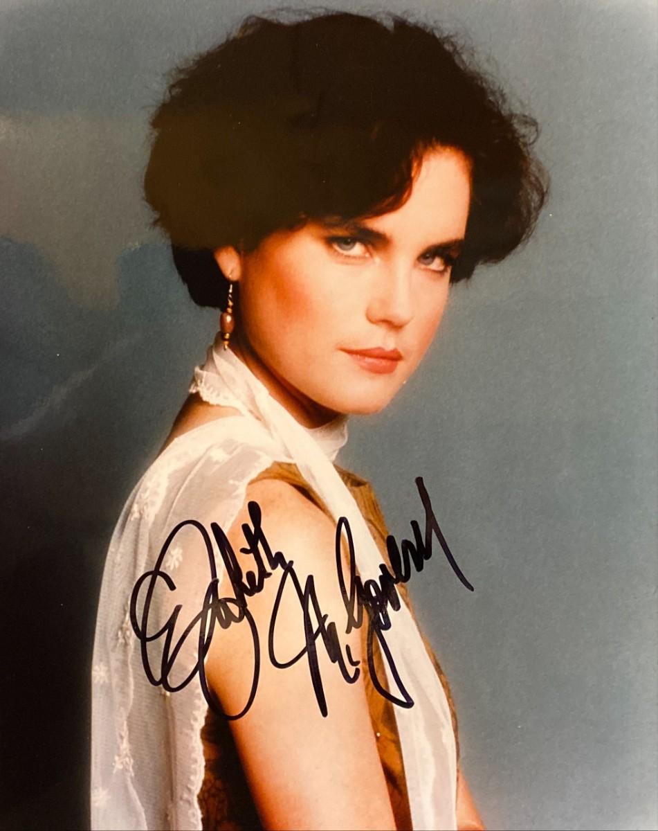 Elizabeth McGovern signed photo | EstateSales.org