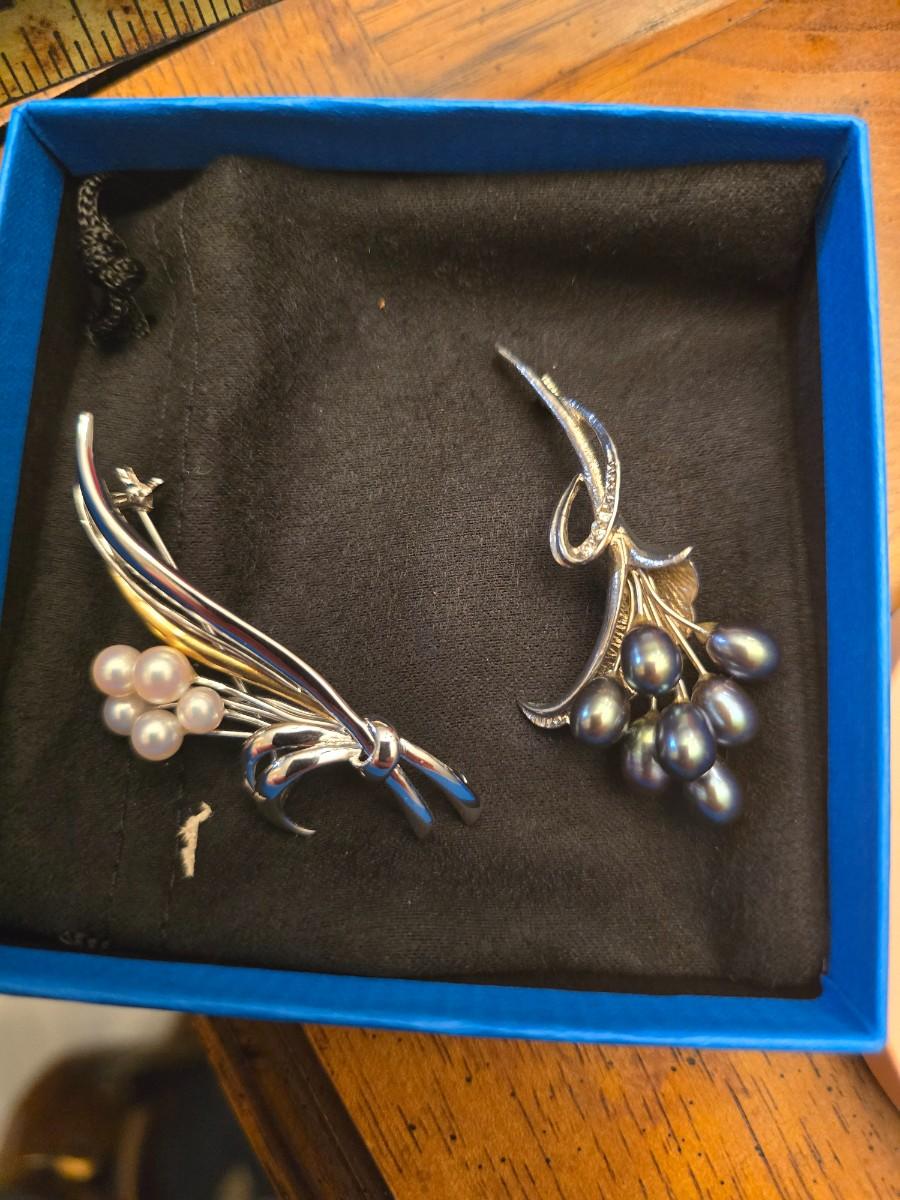 2pc pins | EstateSales.org