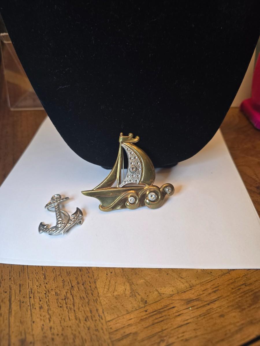 Sea themed pins | EstateSales.org