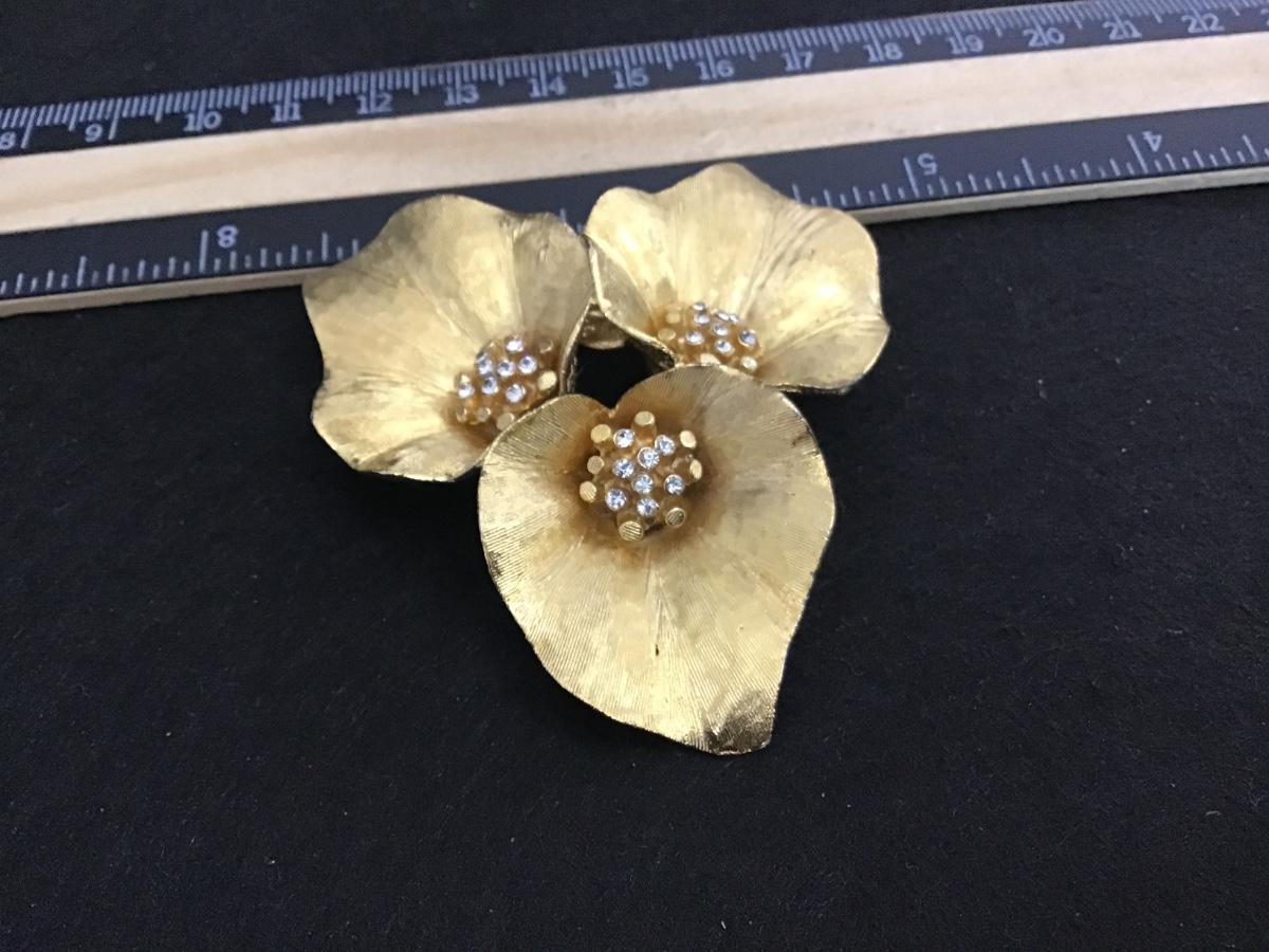 Beautiful Large Brushed Gold Capri Brooch Vintage | EstateSales.org
