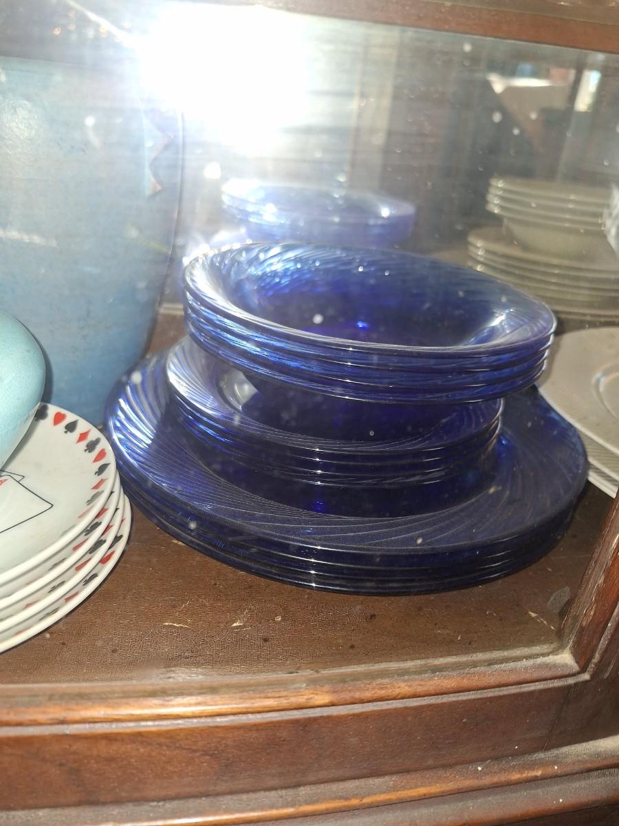 12pc Blue Dish Set | EstateSales.org