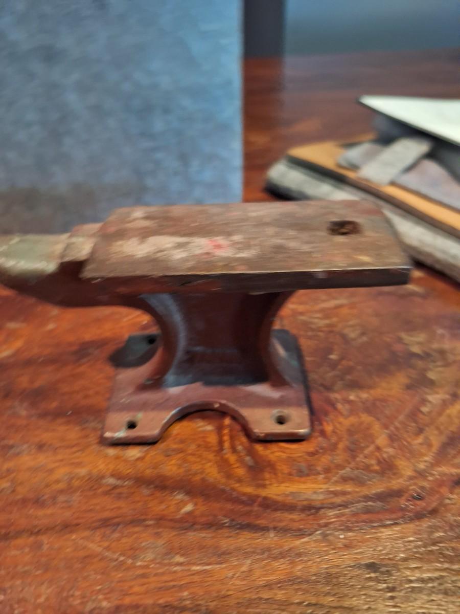 Small Anvil | EstateSales.org