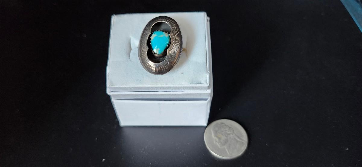 Shadow box turquoise ring | EstateSales.org