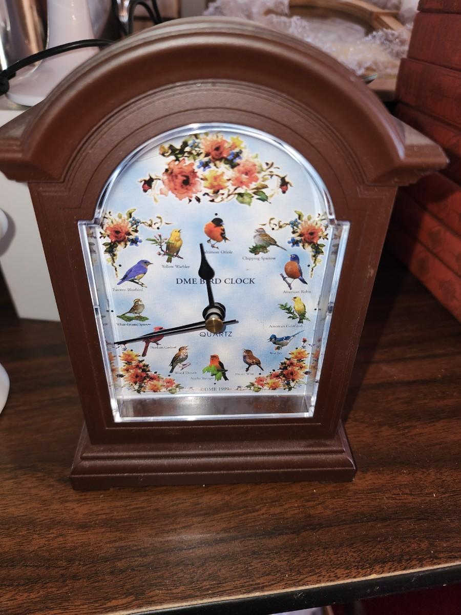Bird mantel clock. | EstateSales.org