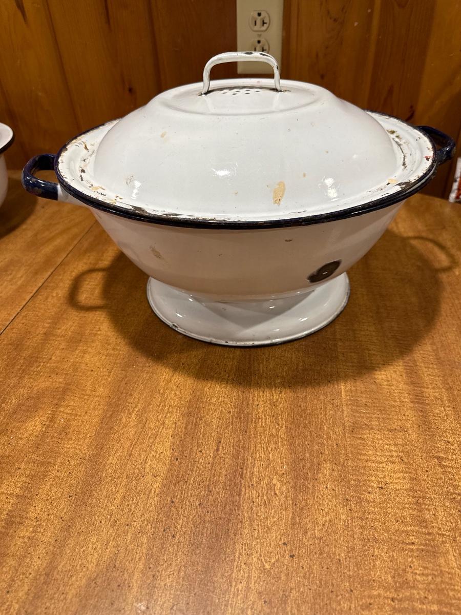 Antique Large Enamelware Bread Proofing Bowl | EstateSales.org