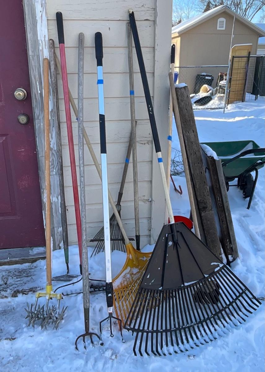 Yard tools | EstateSales.org