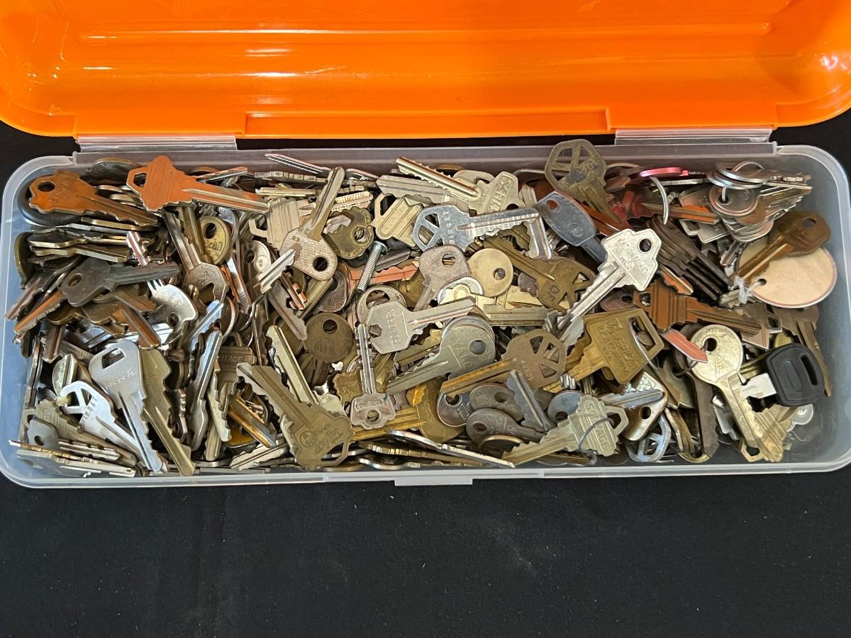 Container of Keys | EstateSales.org