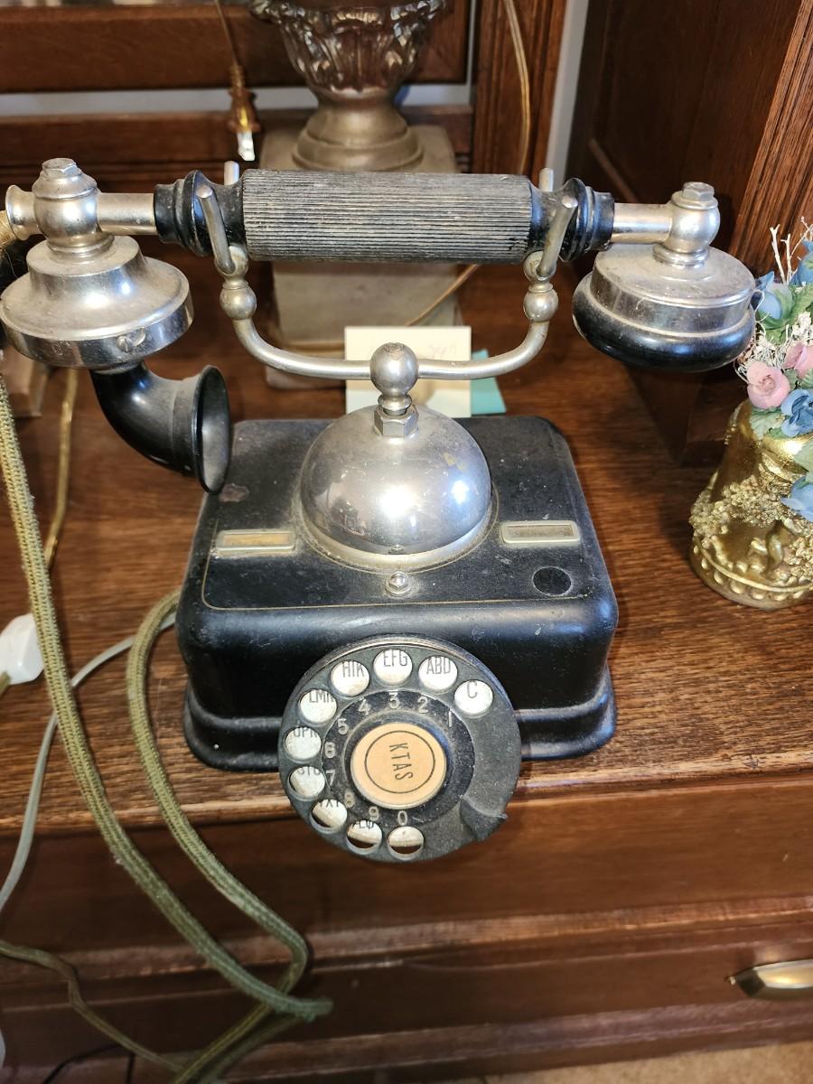 Antique phone | EstateSales.org