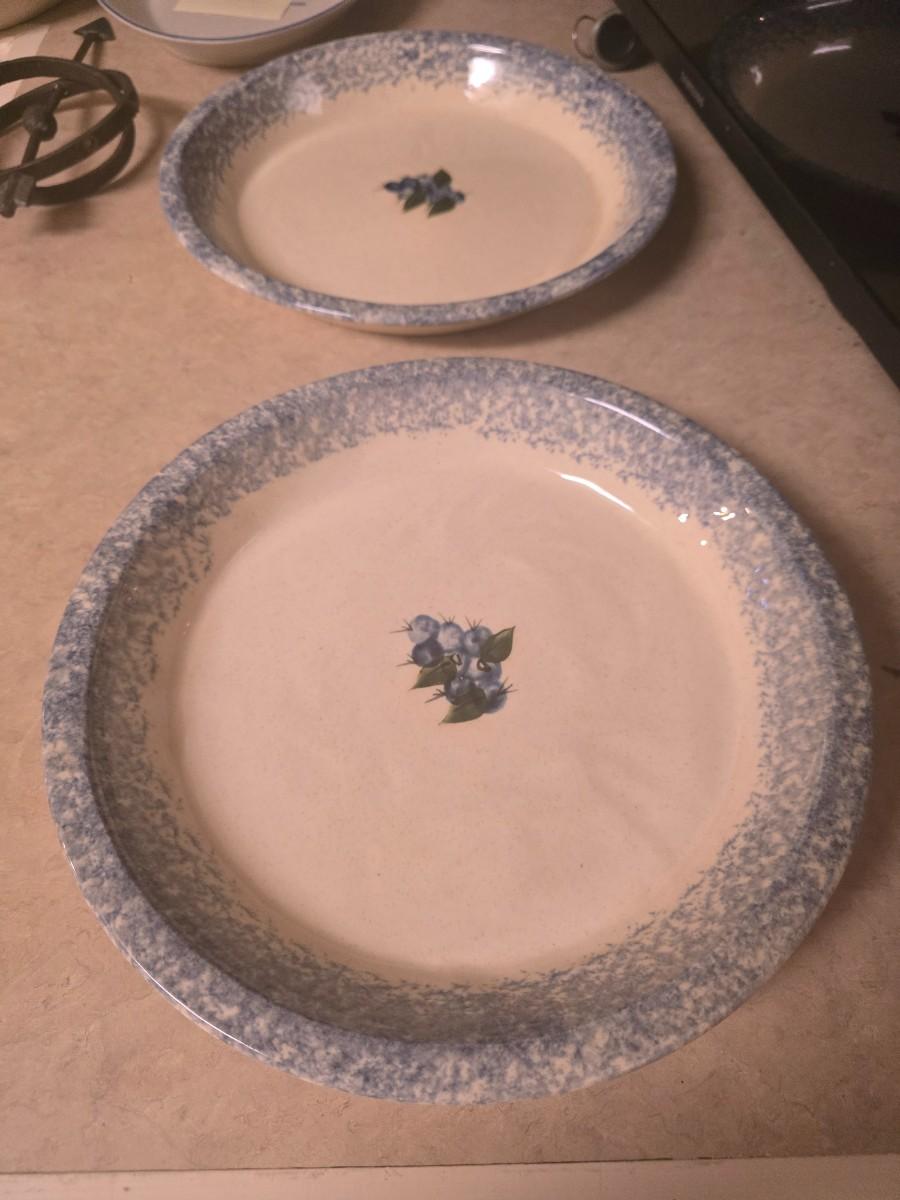 Pie plates | EstateSales.org