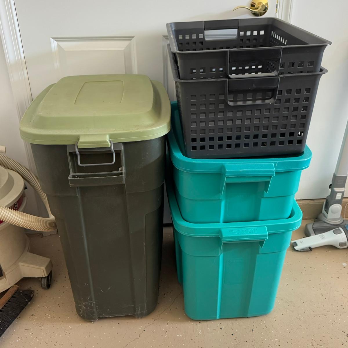 1113 Rubbermaid Bins, Crates & Trash Cans | EstateSales.org