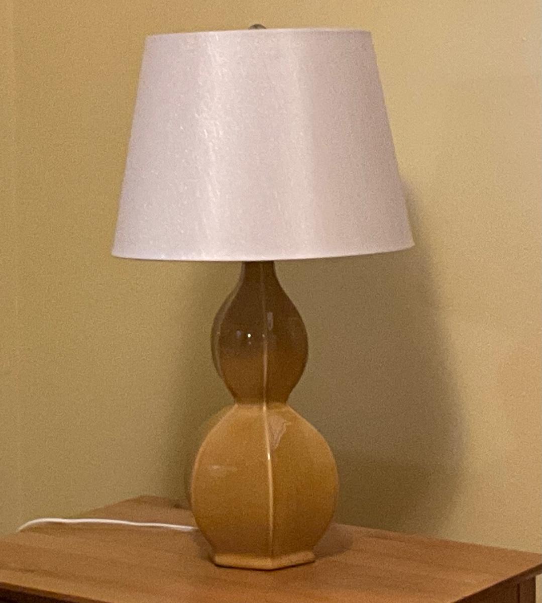 Cilbo Ceramic Lamp w/Shade | EstateSales.org