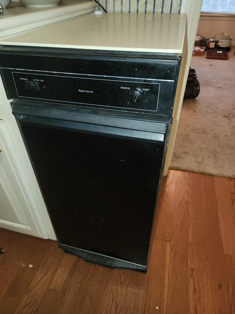 Kenmore trash compactor | EstateSales.org