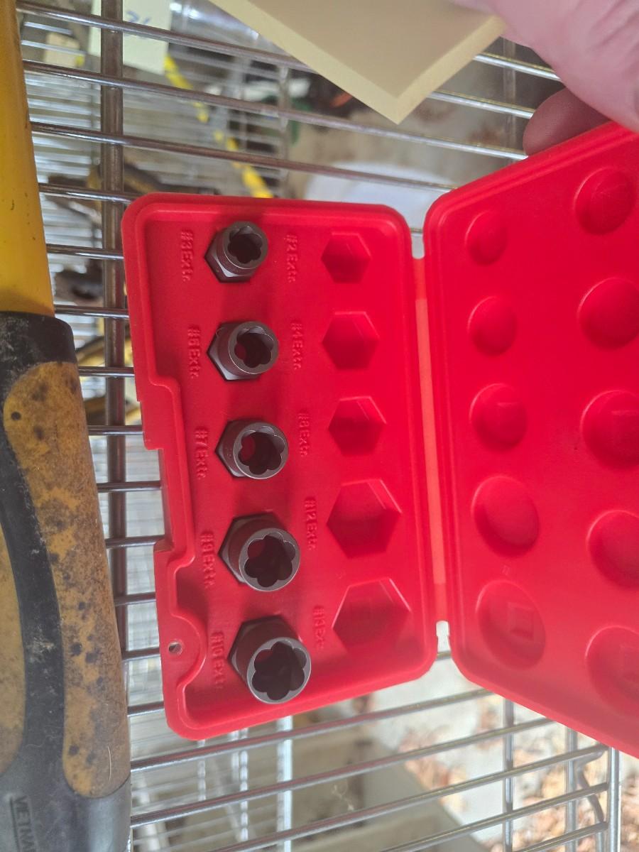 Extractor sockets | EstateSales.org