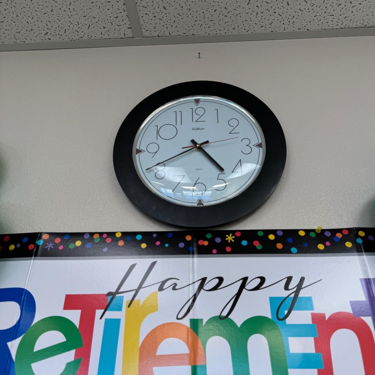 Wall clock | EstateSales.org