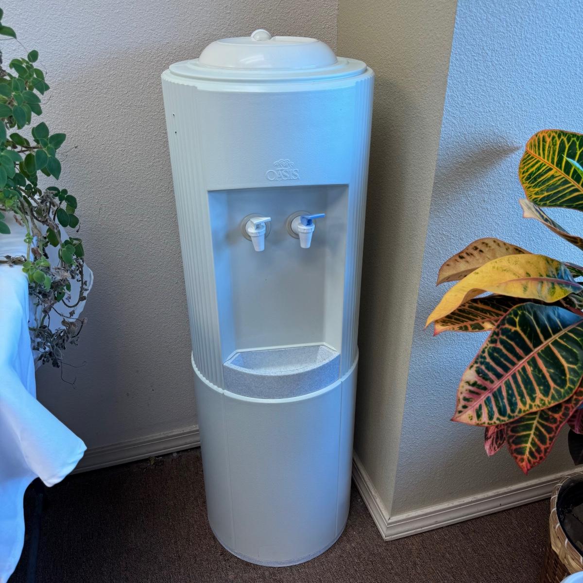 Oasis Water dispenser | EstateSales.org