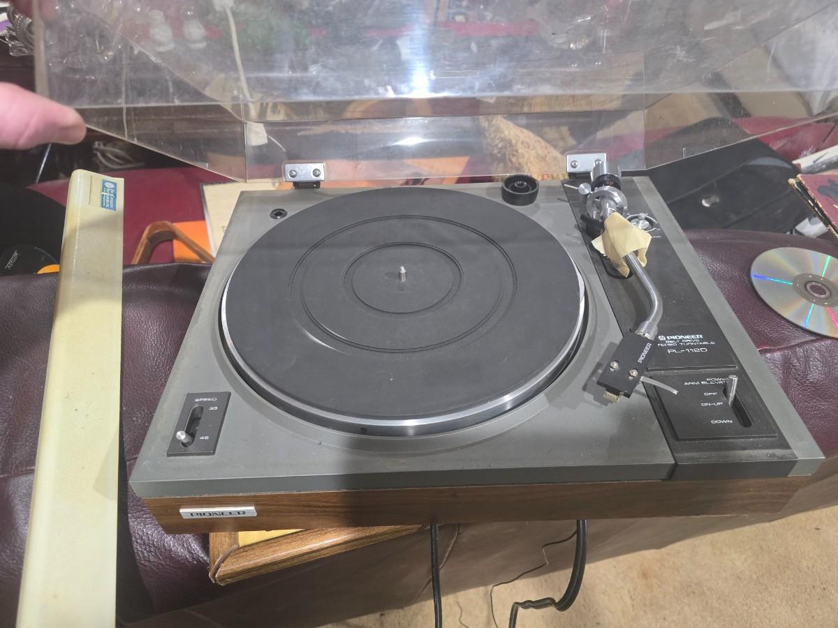 Records player | EstateSales.org