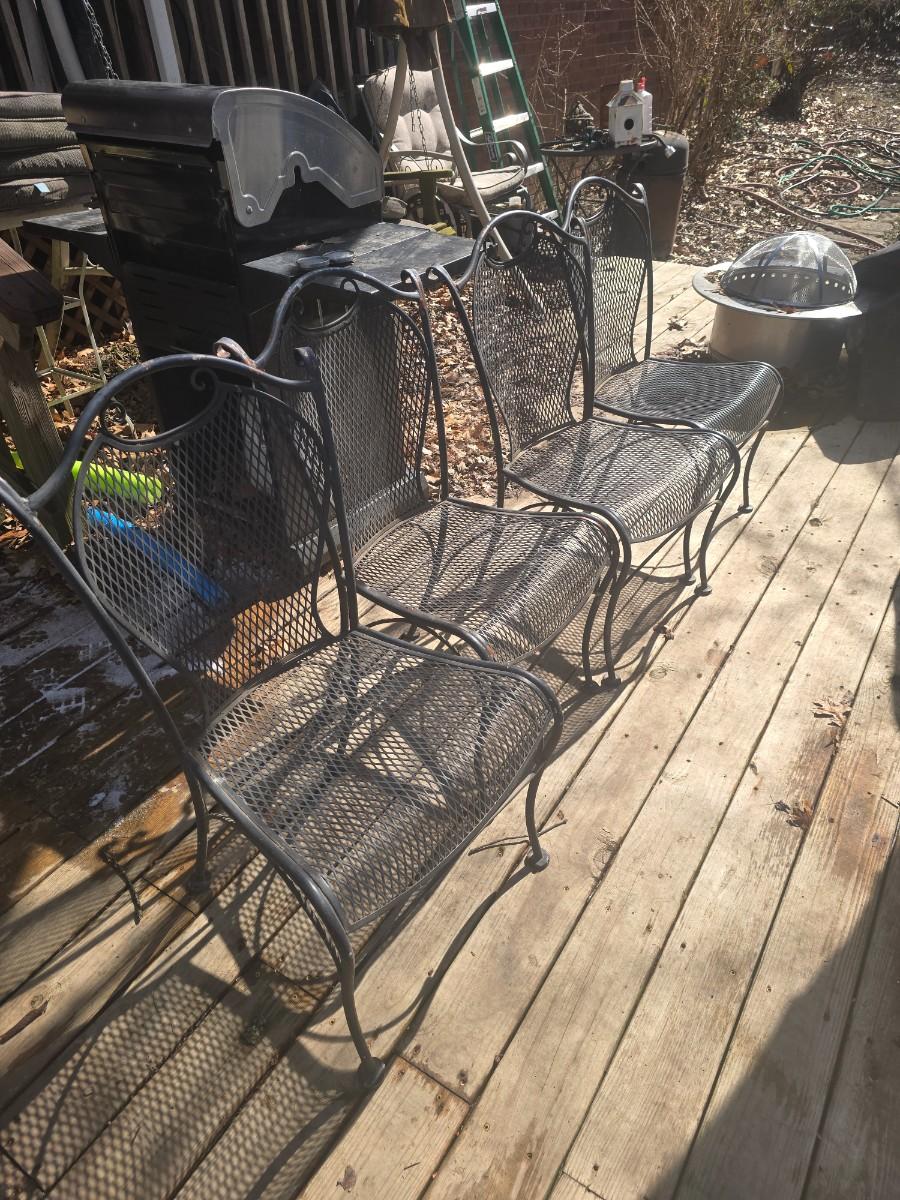Wrought iron chair set | EstateSales.org