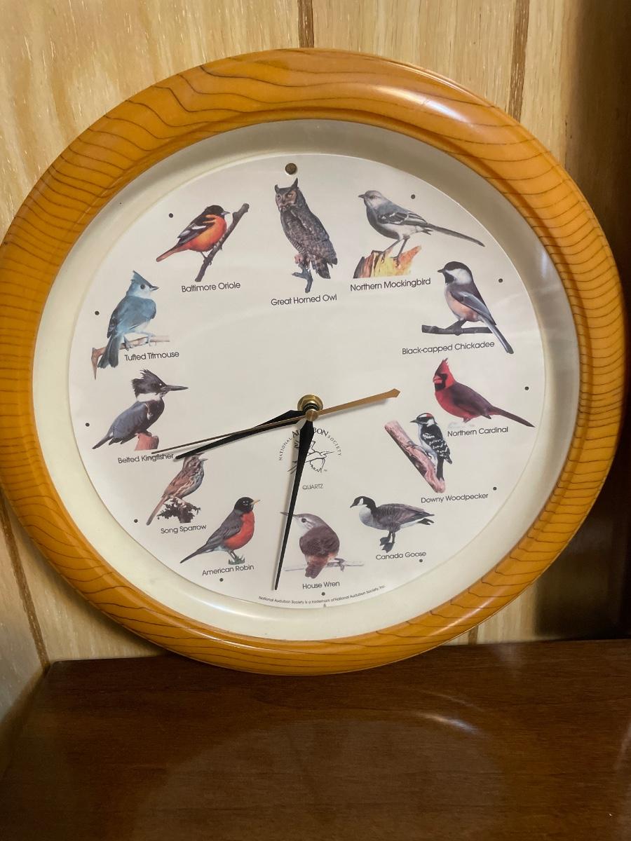 Bird sounds clock | EstateSales.org