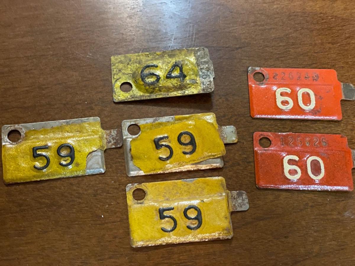 Vintage registration tags | EstateSales.org