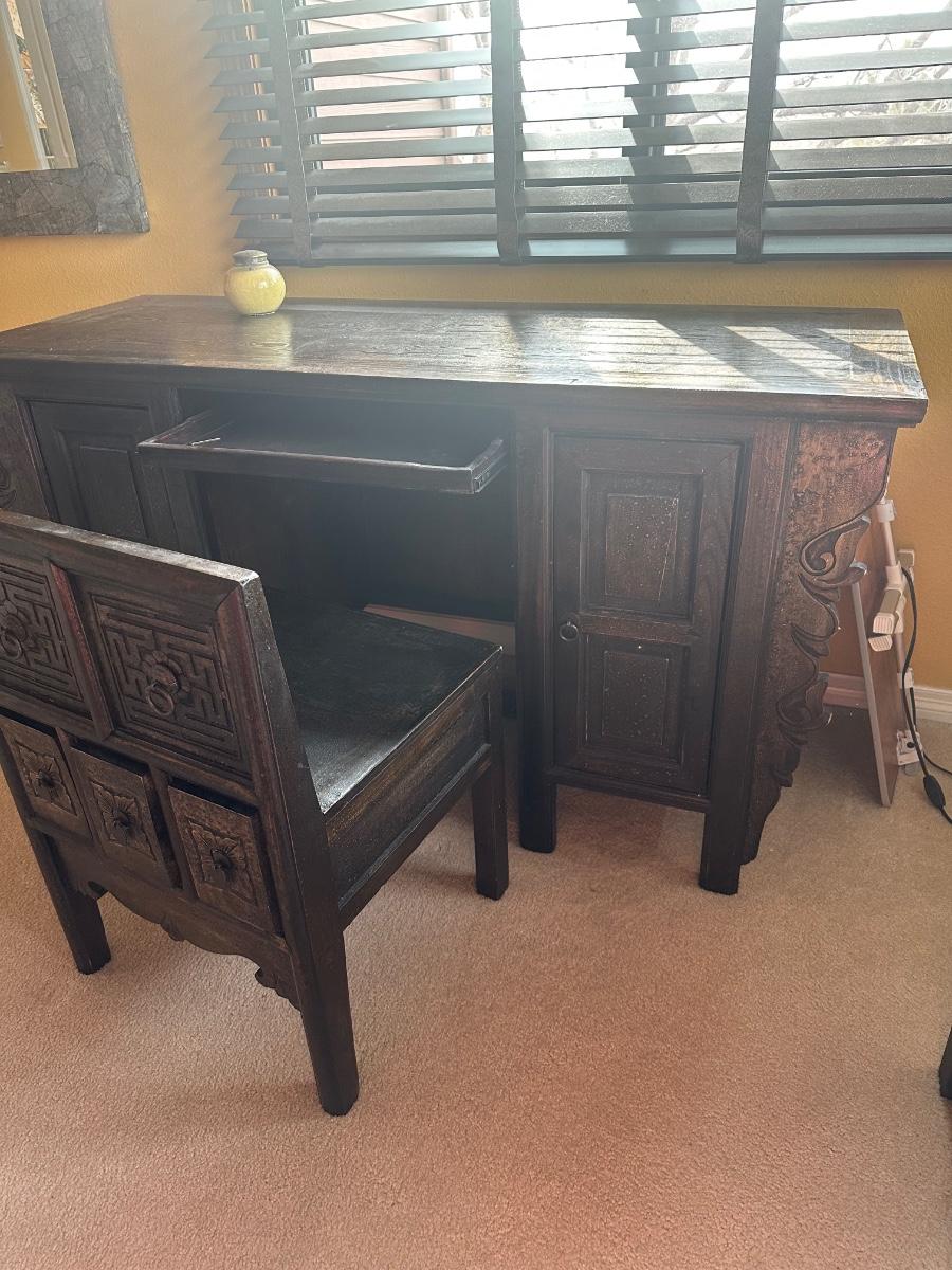 Beautiful wood carved desk | EstateSales.org