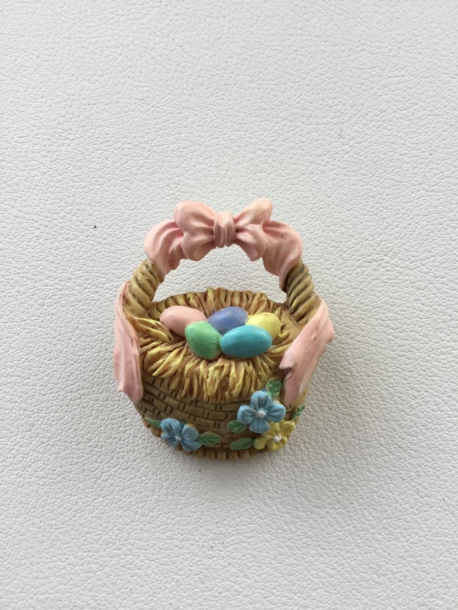 Vintage Easter basket pin | EstateSales.org
