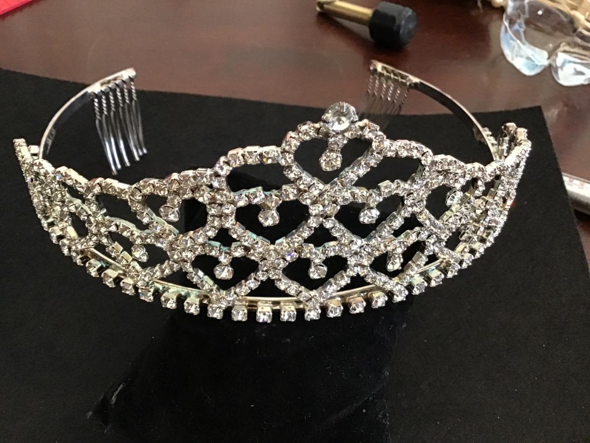 Beautiful Large Adult Tiara Rhinestone | EstateSales.org