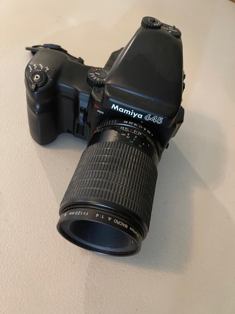 Mamiya 645 Camera | EstateSales.org