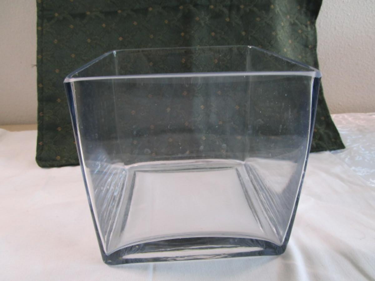 Clear glass hollow cube | EstateSales.org