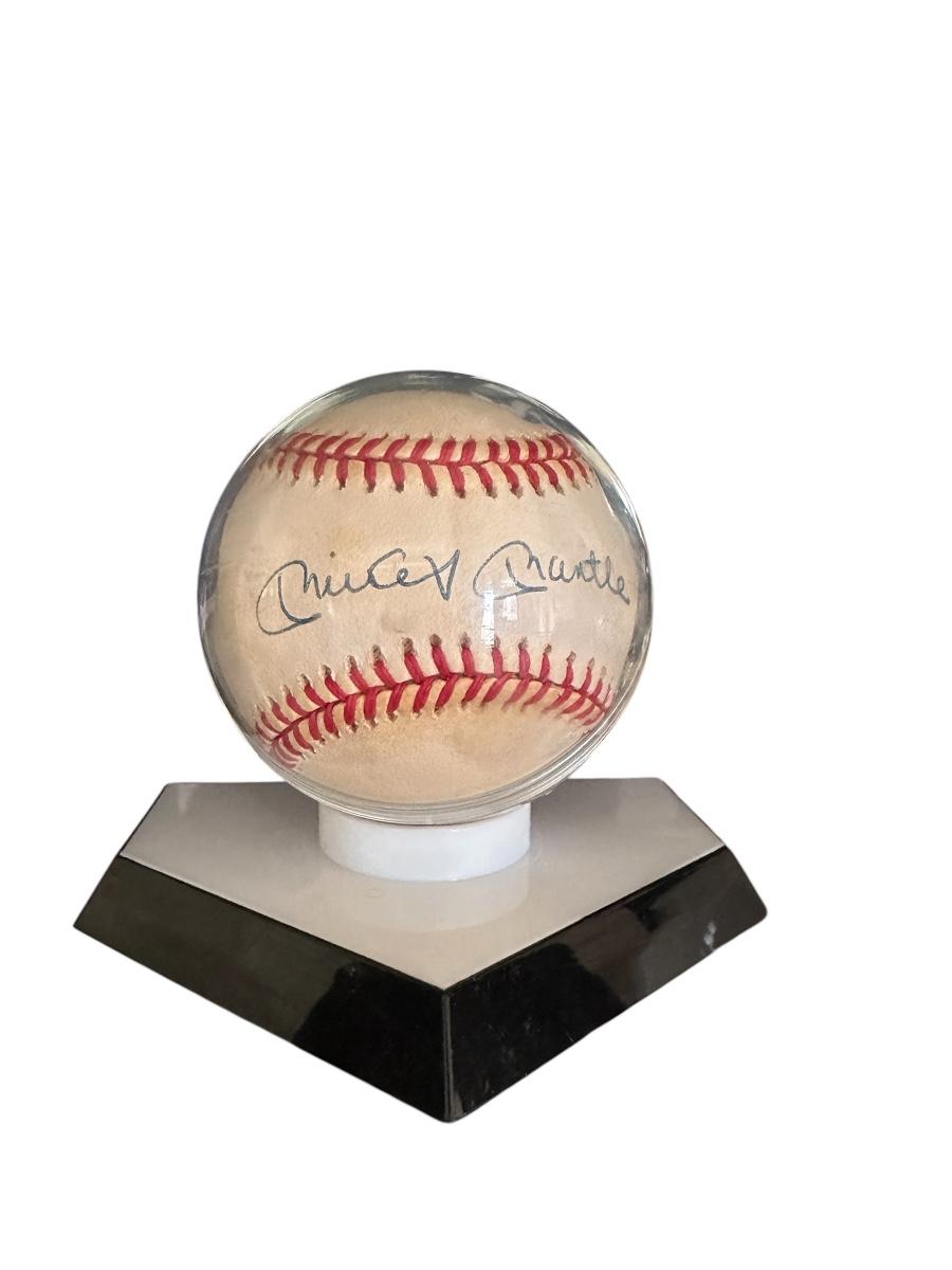 Signed Sporting Memorabilia - Mickey Mantle Baseball in case - No COA ...