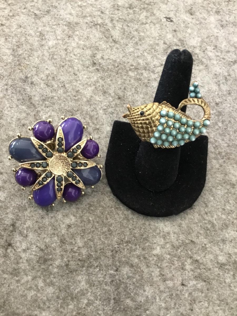 Lot of 2 costume stretch rings | EstateSales.org