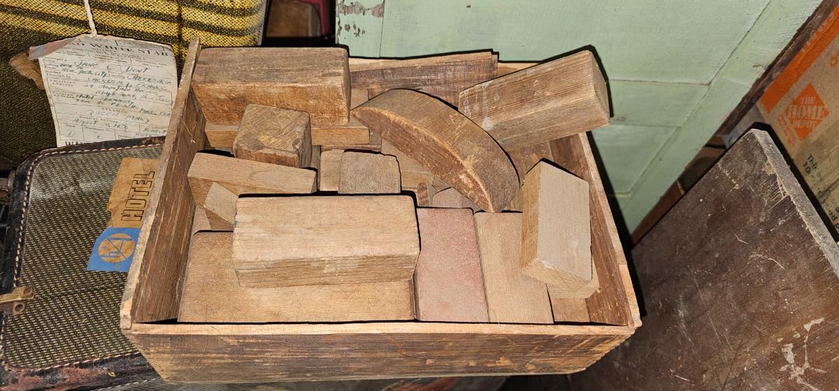 Small Box of vintage Blocks | EstateSales.org