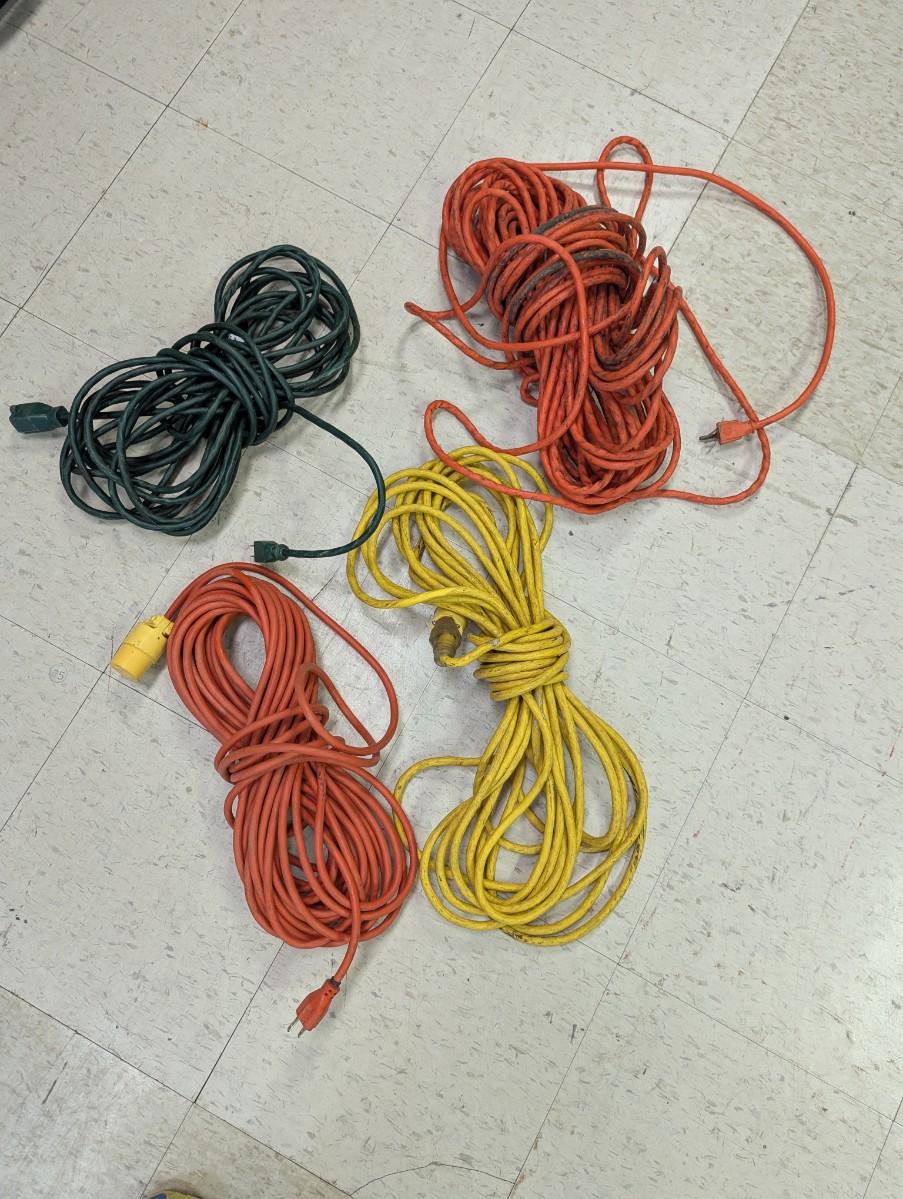 4 Extension Cords | EstateSales.org
