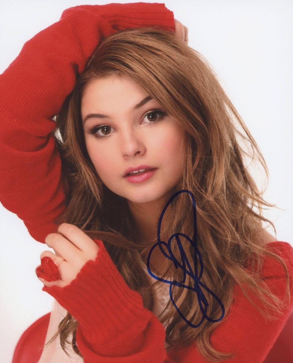 Stefanie Scott signed photo | EstateSales.org