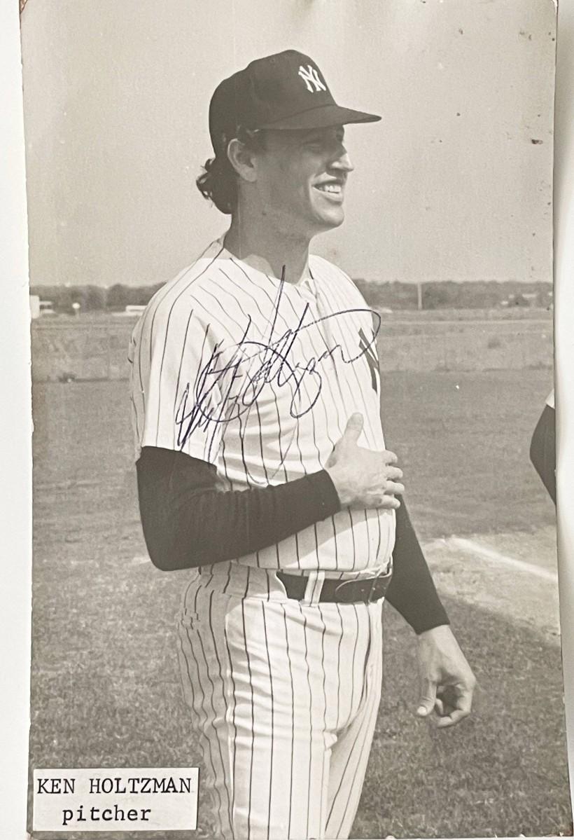 NY Yankees Ken Holtzman signed photo | EstateSales.org