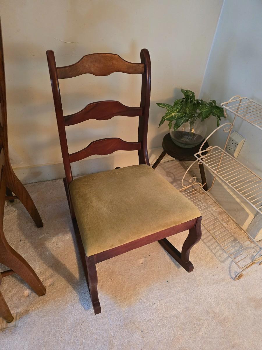 Small rocker | EstateSales.org