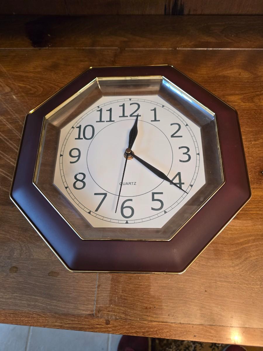 Small clock | EstateSales.org