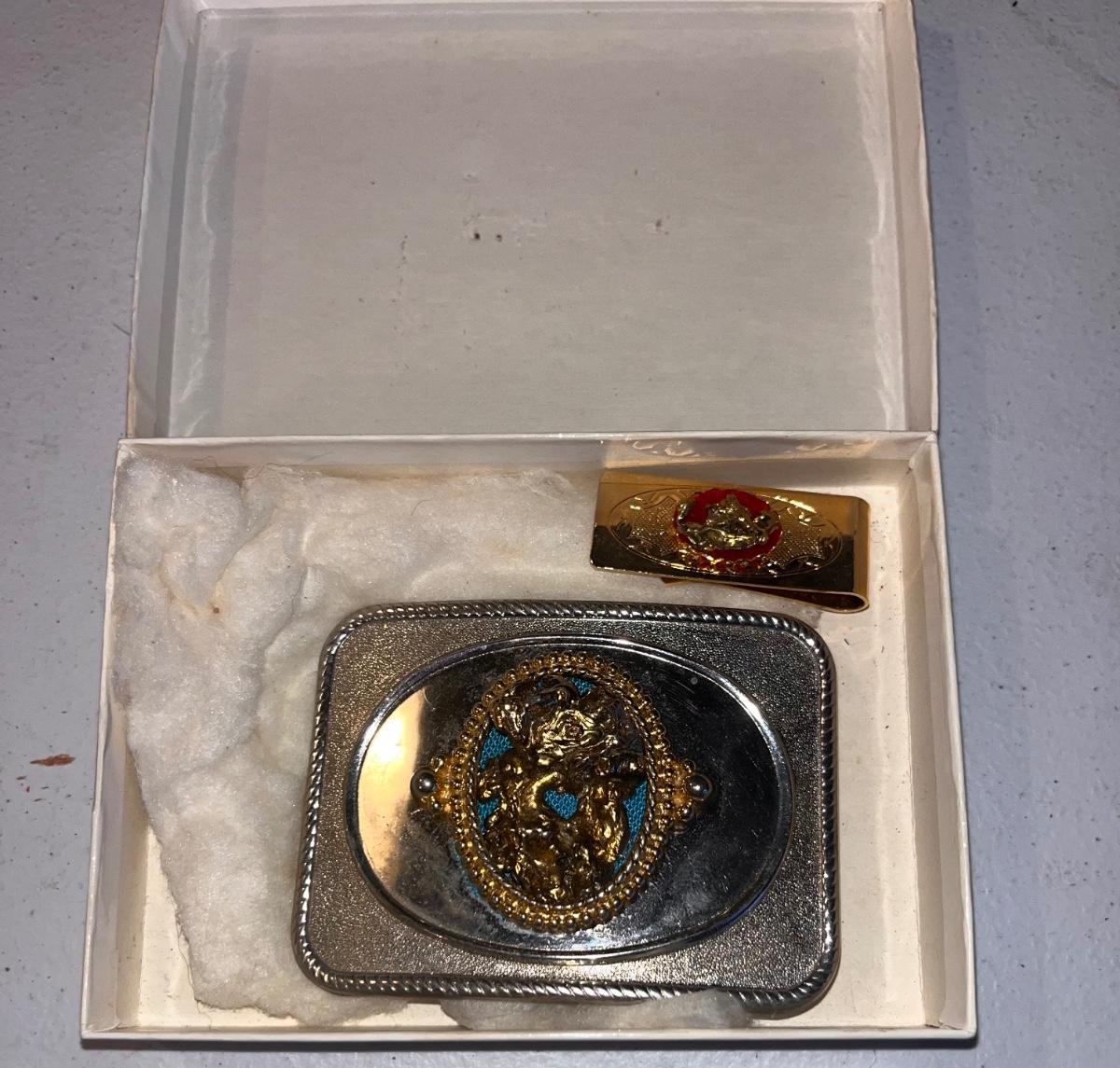 Vintage gold nugget belt buckle & money clip | EstateSales.org