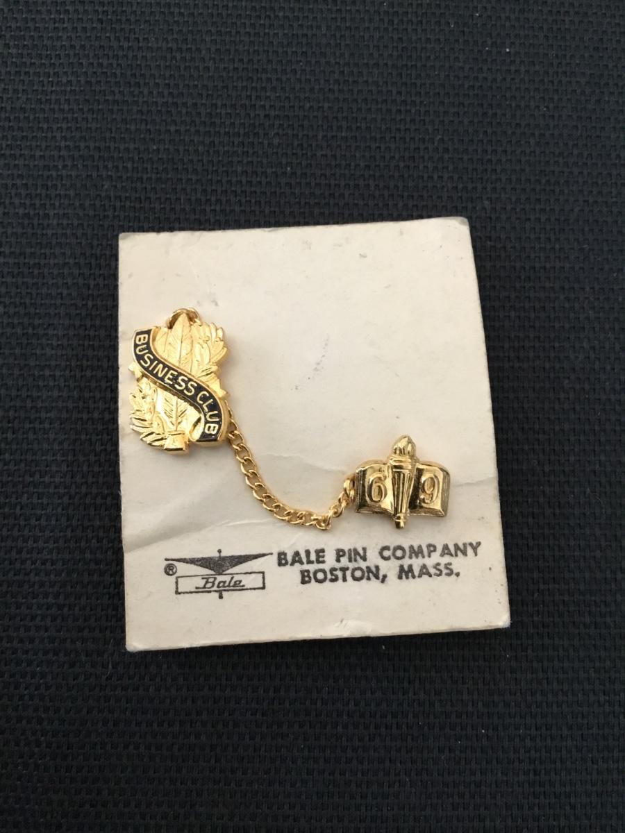 Vintage pins | EstateSales.org