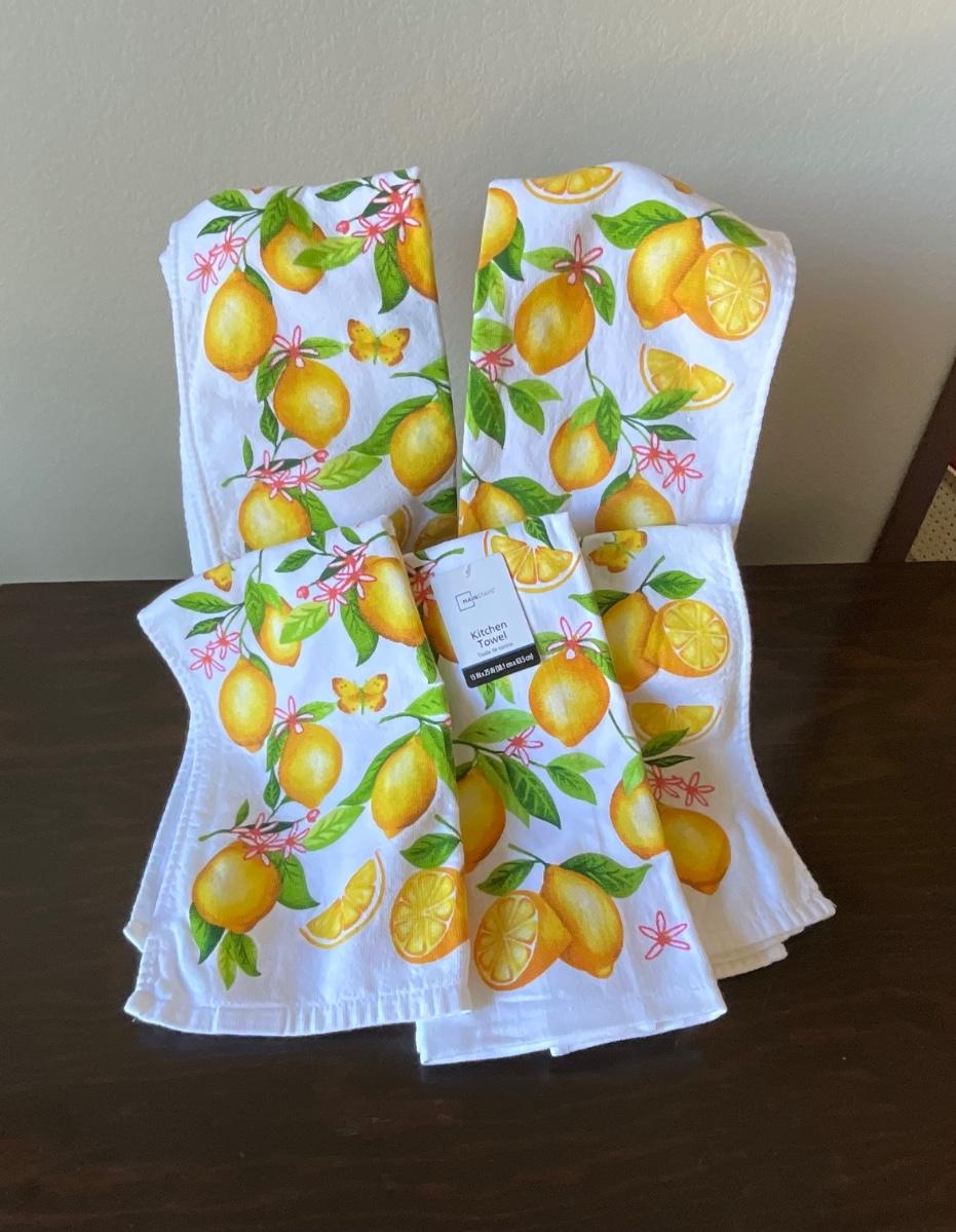 Lemon Hand Towels | EstateSales.org