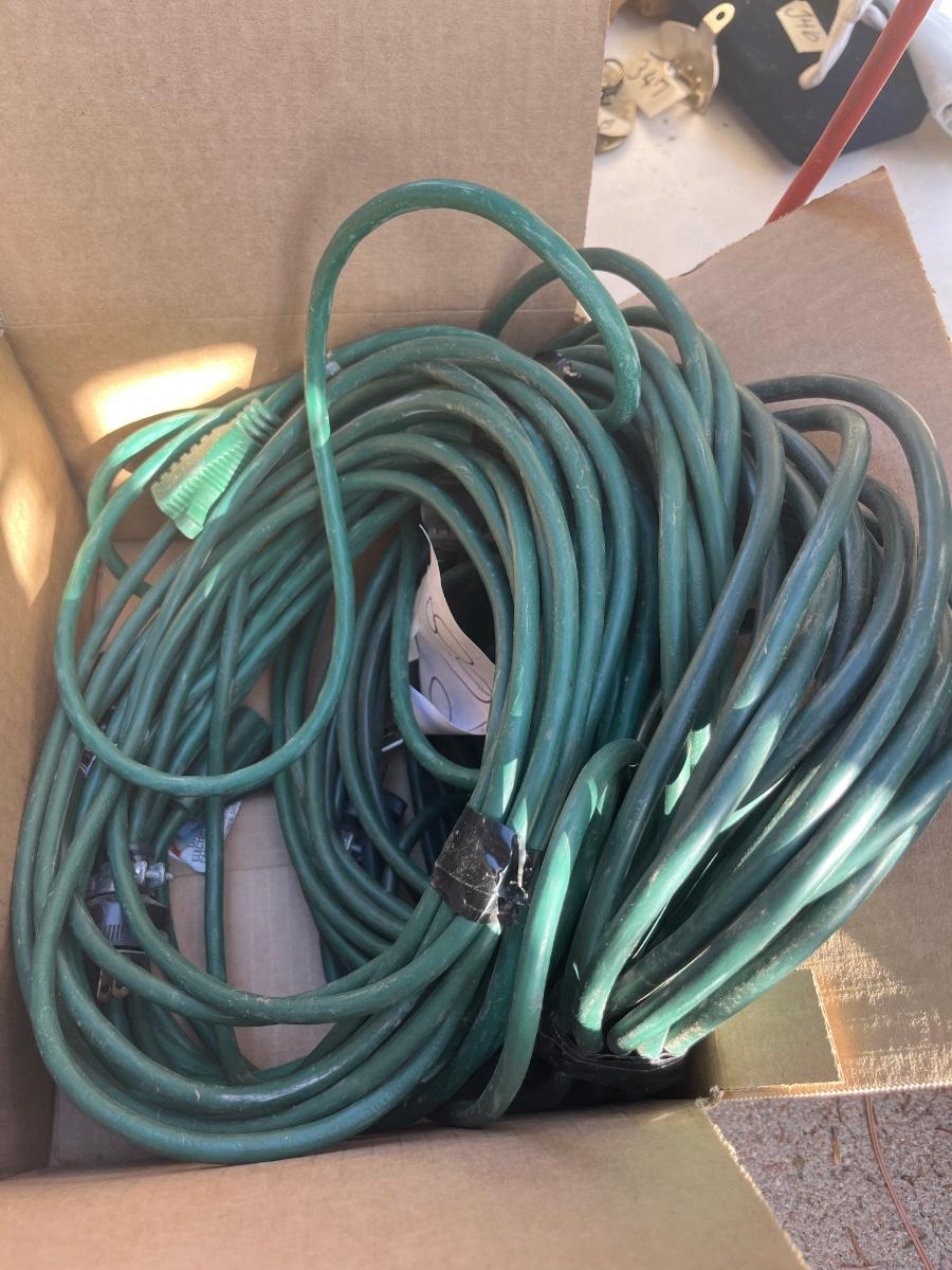4 electric cords | EstateSales.org