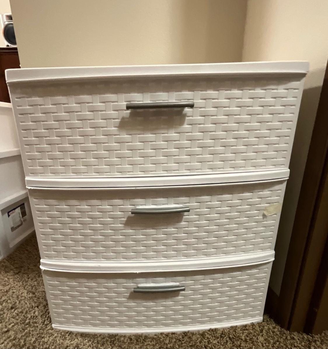 Sterlite 3 Drawer Wide Weave White Plastic Storage | EstateSales.org