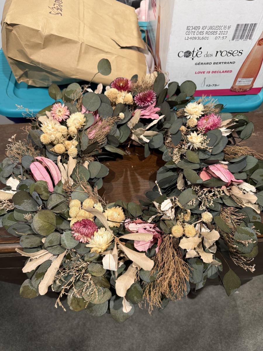 Pink floral wreath | EstateSales.org