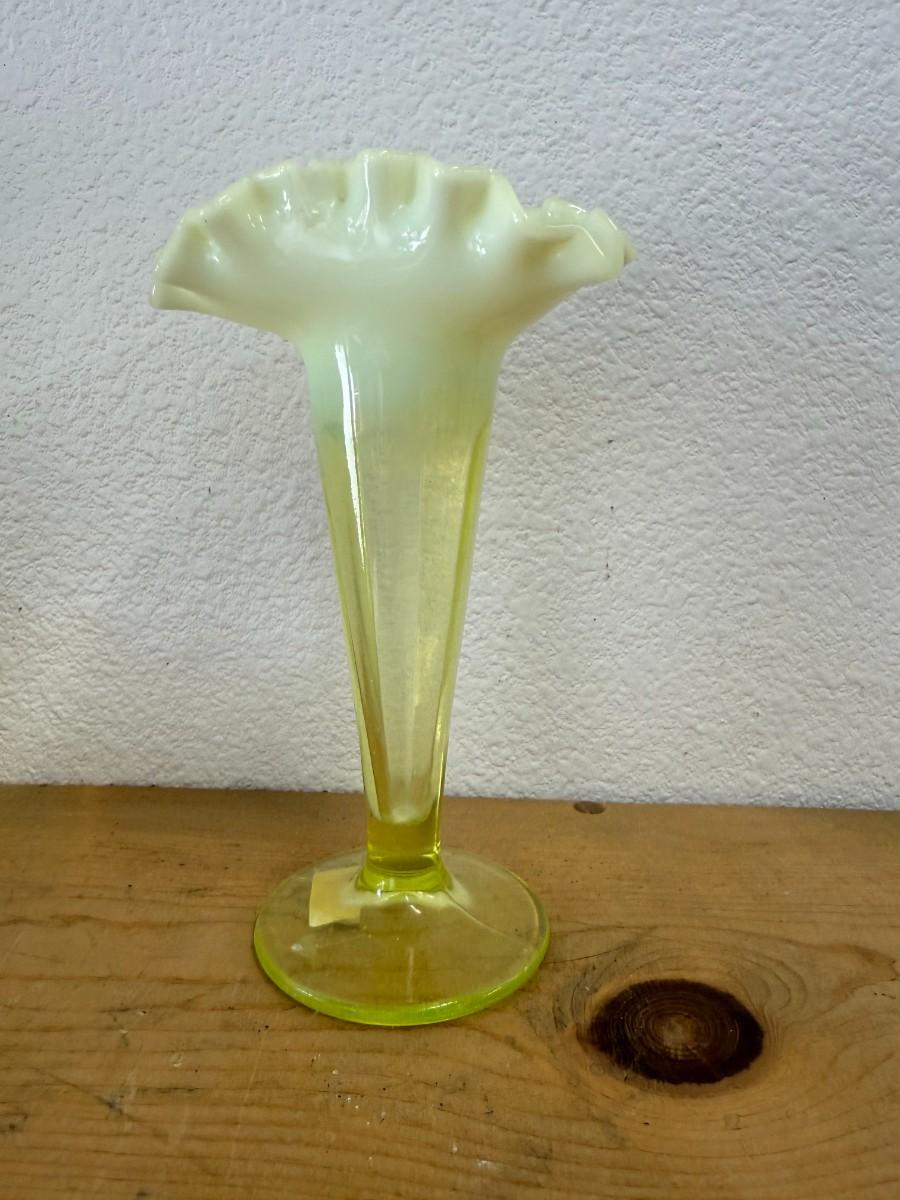 NORTHWOOD LORNA YELLOW FROSTED RUFFLED VASELINE GLASS VASE ...